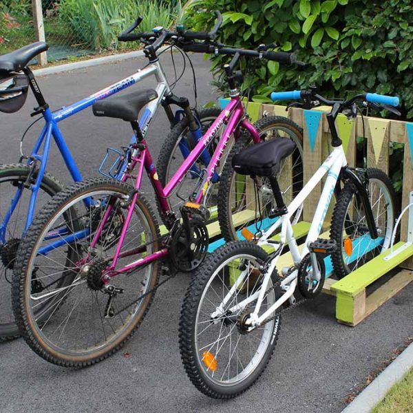 Fabriquez un support à vélo - Idée déco vintage avec un vélo ancien ...