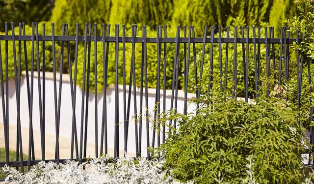 Comment installer une clôture personalisable en kit Neva
