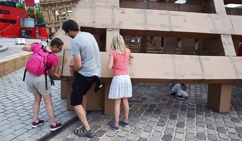 Paris l Été : Olivier Grossetête construit une ville éphémère en carton