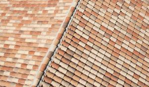 Reconnaître les tuiles de son toit - Familles de tuiles en terre cuite