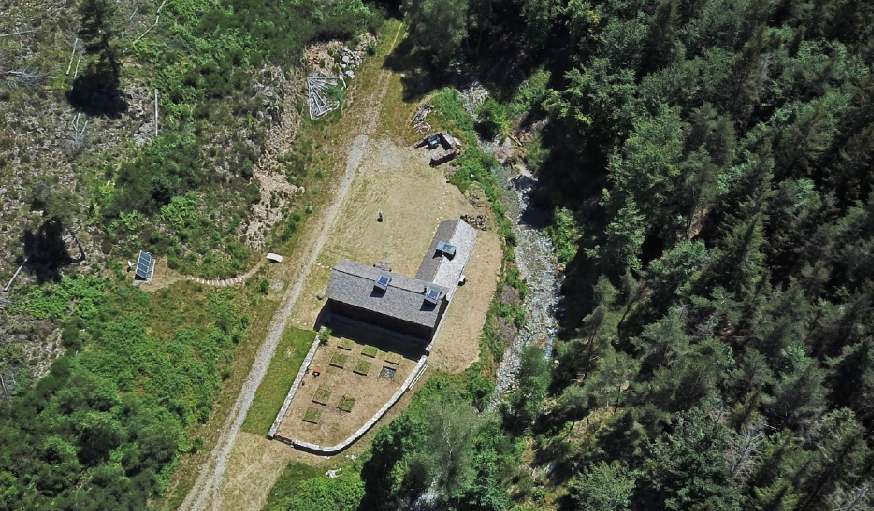 Vivre dans la forêt : Est-ce légal de construire une maison dans les bois