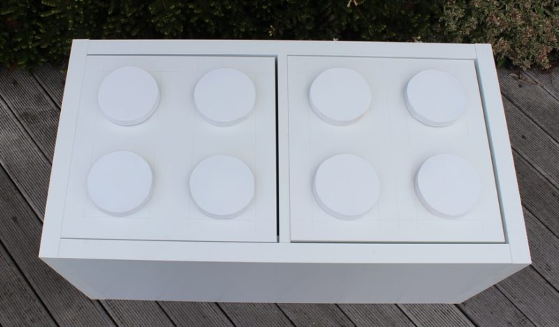 Tuto : Réalisez un petit meuble de rangement en forme de brique LEGO®