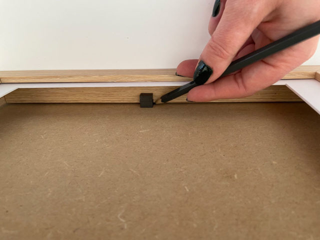 Tuto : Réalisez un cadre pour exposer et stocker les dessins de vos enfants