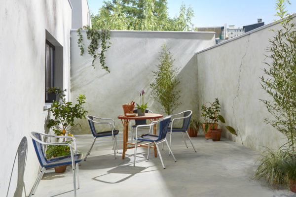 Comment décorer et aménager une terrasse ou une cour en béton