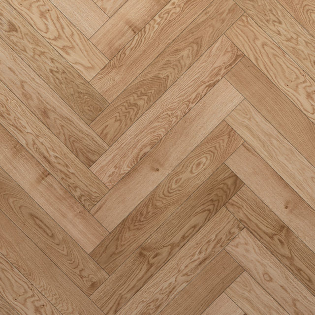 Inspiration : comment adopter la pose en chevrons sur vos sols et murs