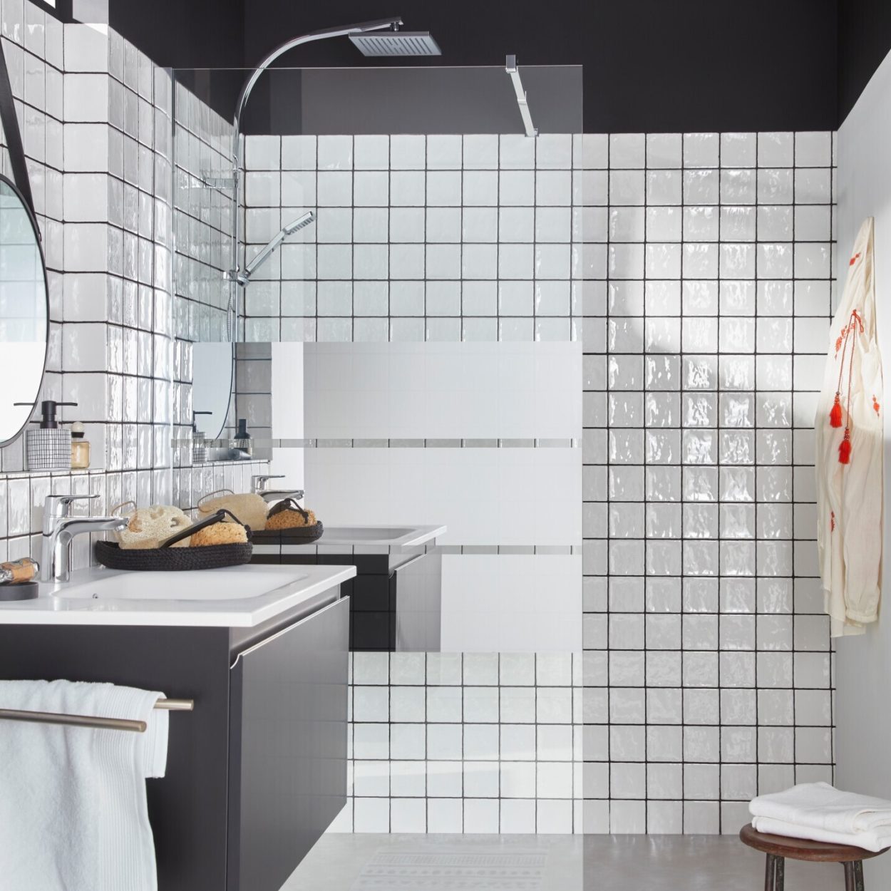 Astuces déco : comment donner du style à ses murs de salle de bains