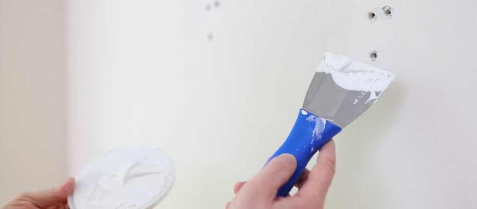 Trou dans le mur ? Voici comment le réparer comme un pro